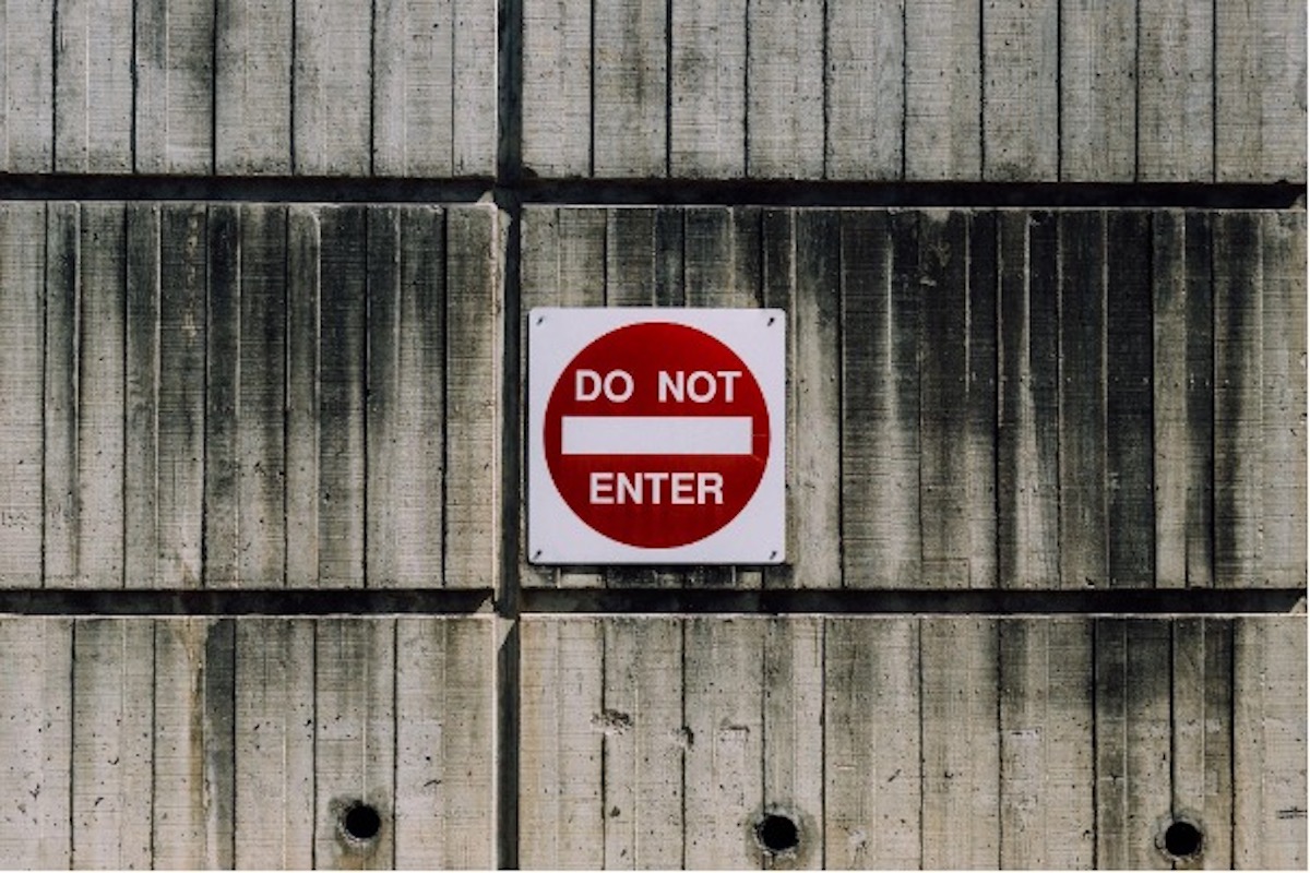 Trigger warnings: to use, or not to use? That is the question.